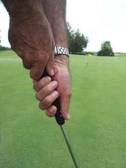Try a Split Grip When Putting | franklygolf